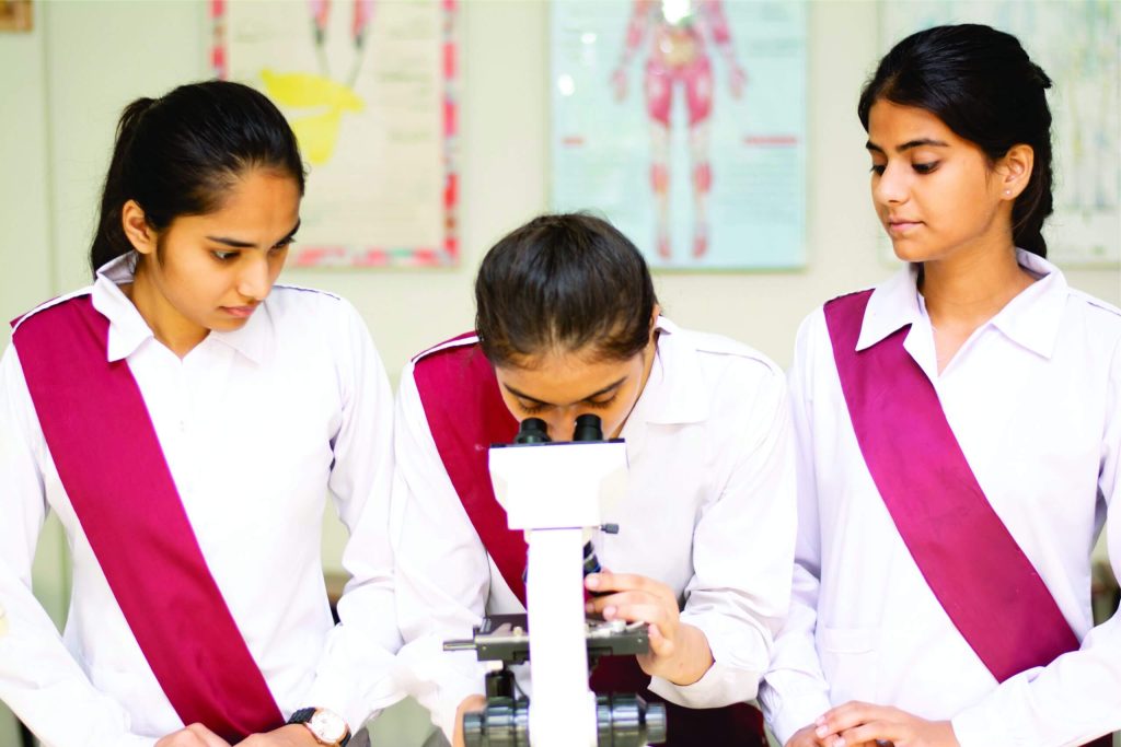 Senior School For Girls – DHAES Lahore